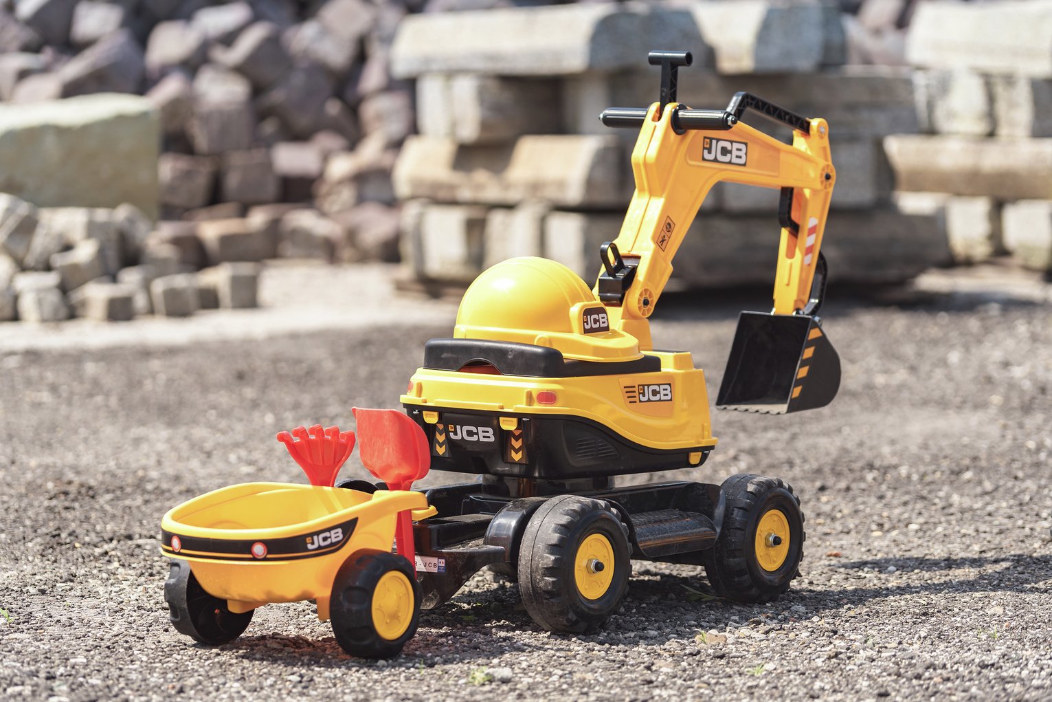 JCB Excavator Trailer and Helmet Ride On review | 8.9 / 10