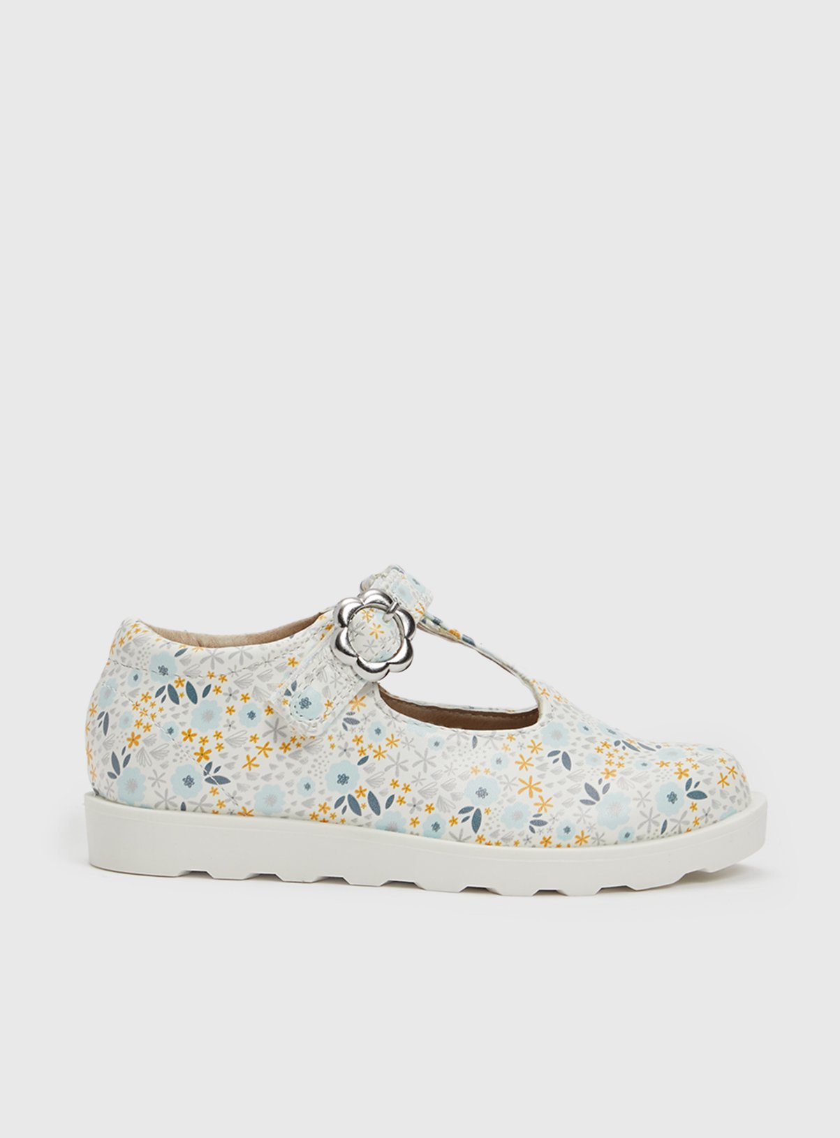 White Floral Bumper Shoes review | 8.3 / 10