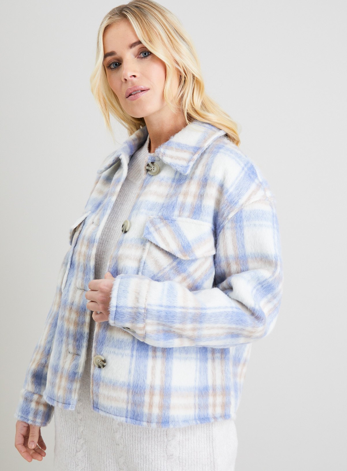 White & Blue Check Boxy Cropped Shacket review | 9.5 / 10