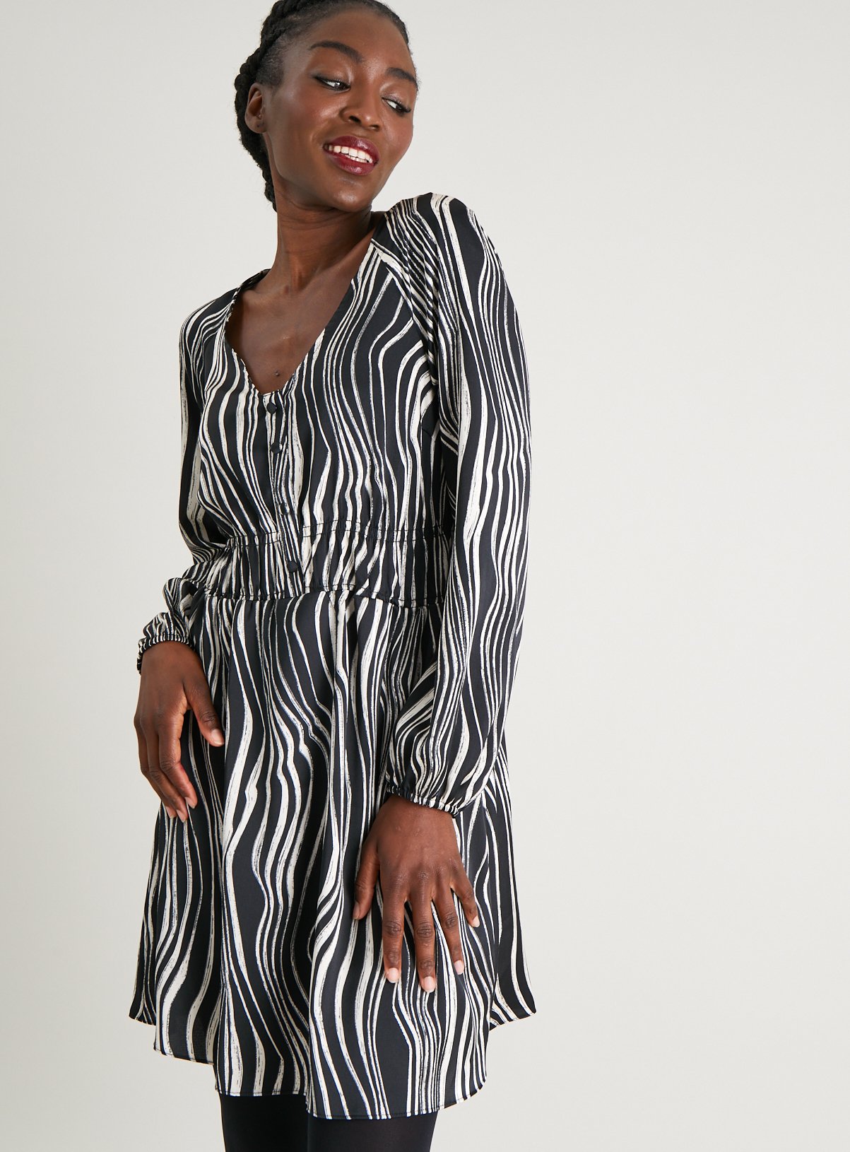 Mono Swirl Mini Dress review | 9.1 / 10