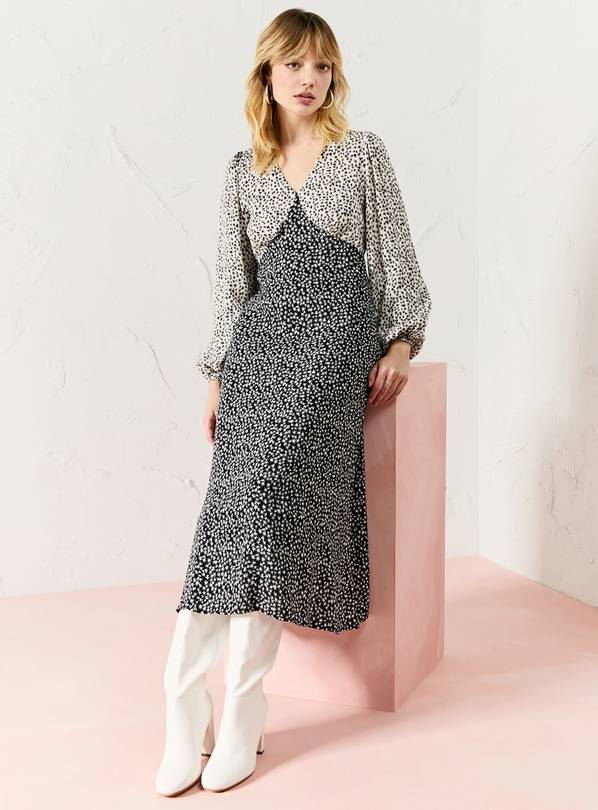 Buy EVERBELLE Star Print Deep V Midi Tea Dress 22 | Dresses | Argos
